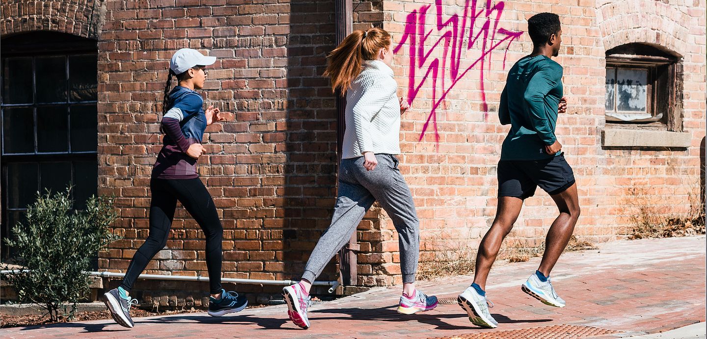 The Benefits of Solo Training vs Group Training | WalkJogRun